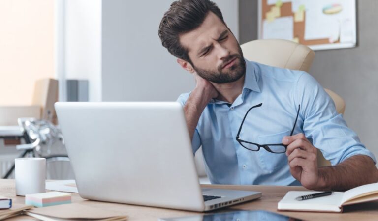 Dor de cabeça na nuca: causas e como aliviar | Blog Nav Dasa