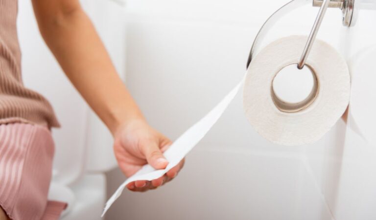 Cor das fezes: o que ela pode indicar? | Nav Dasa