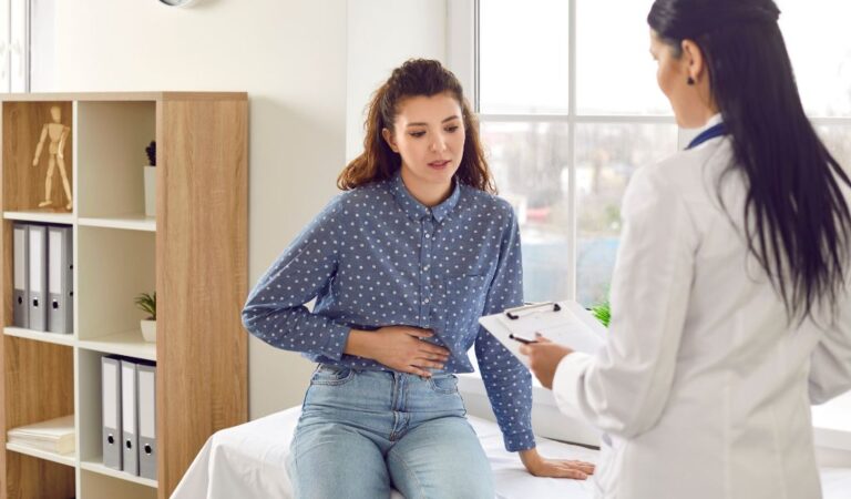 Adenite mesentérica: o que é, causas e sintomas | Nav Dasa